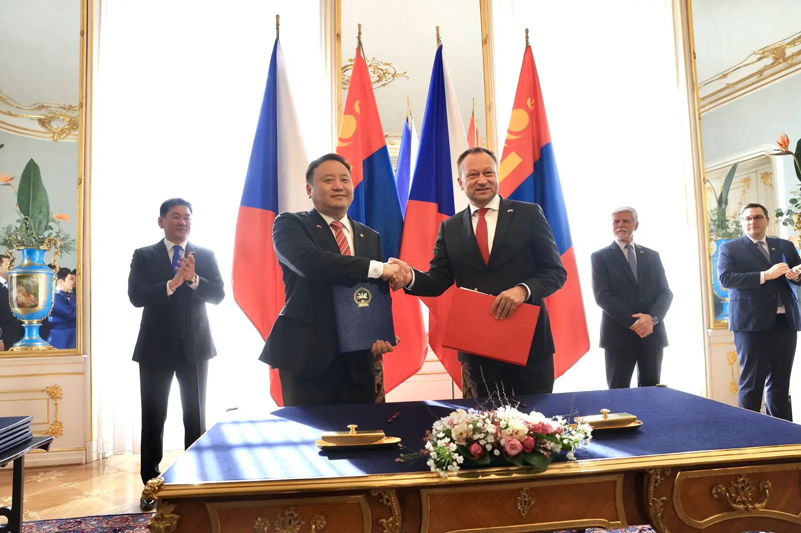 Монгол Чехийн харилцааны Иж бүрэн түншлэл байгууллаа