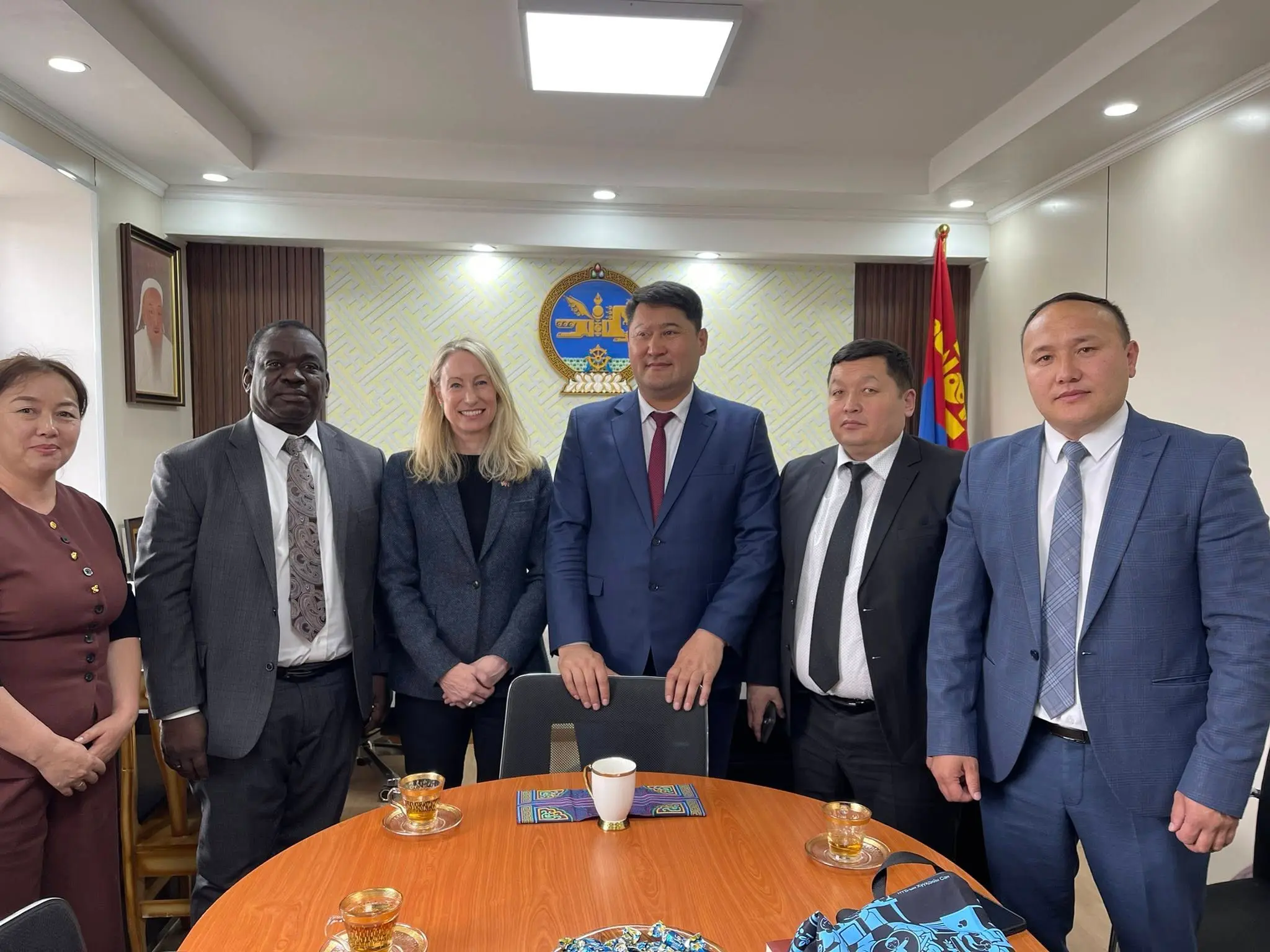 НҮБ ЫН ХҮҮХДИЙН САНГИЙН СУУРИН ТӨЛӨӨЛӨГЧ ЭВАРИСТЕ КОУАССИ КОМЛАН БОЛОН ИХ БРИТАНИ УМАРД