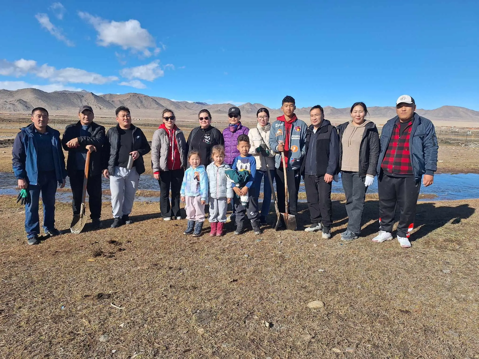 “Тэрбум мод үндэсний хөдөлгөөн” “Бүх нийтээр мод тарих үндэсний өдөр” хамт олноороо мод тарилаа